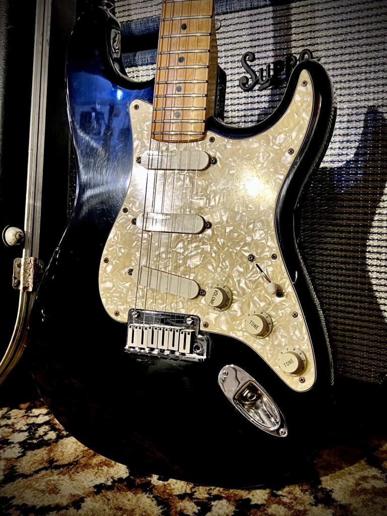 Fender Stratocaster Plus Deluxe USA 1997 - black - maple neck - Band ...